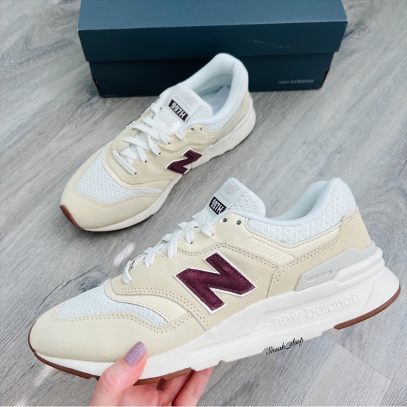Elegant Womens New Balance 997 Images